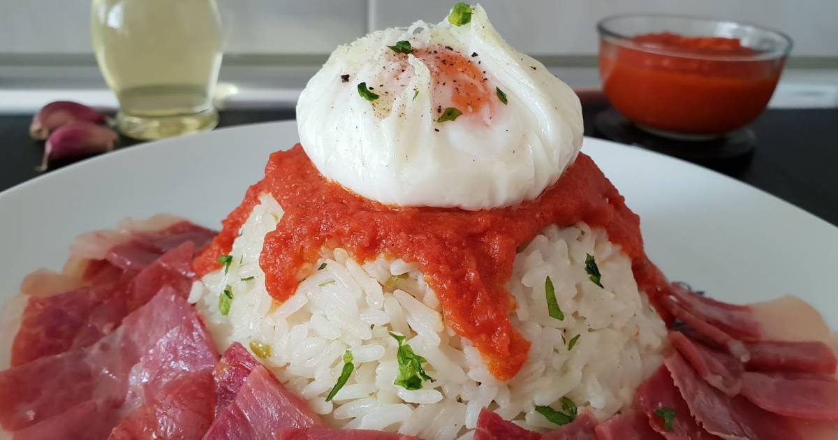 arroz blanco con salsa de tomate casera y huevo poché | Cocina y ...