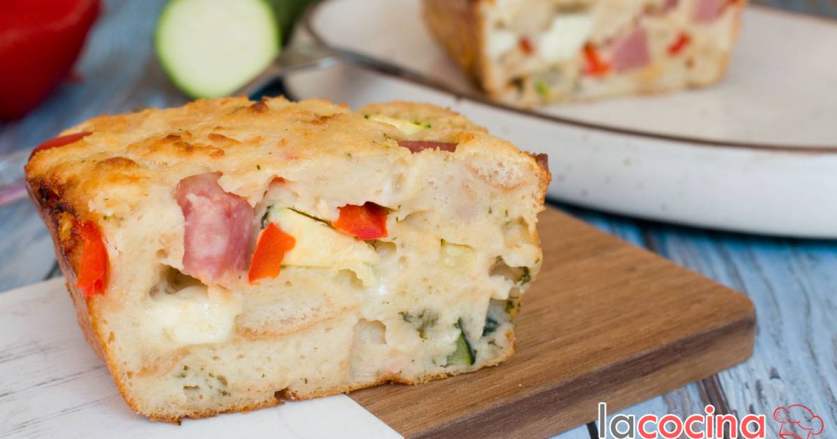 Bizcocho de pan con jamón york, queso y verduras | Cocina y recetas fáciles
