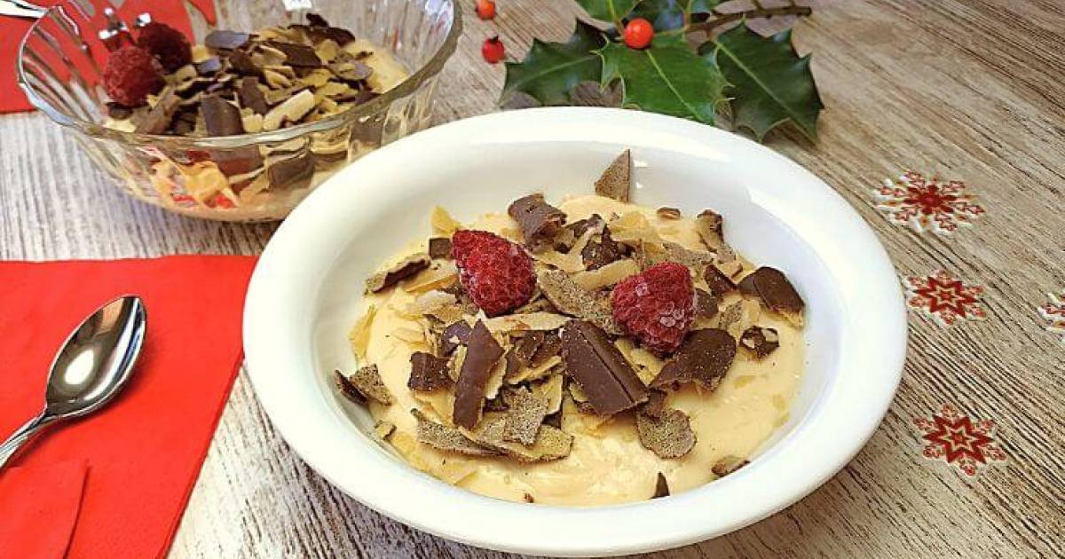 Crema de turrón con barquillo de chocolate | Cocina y recetas fáciles