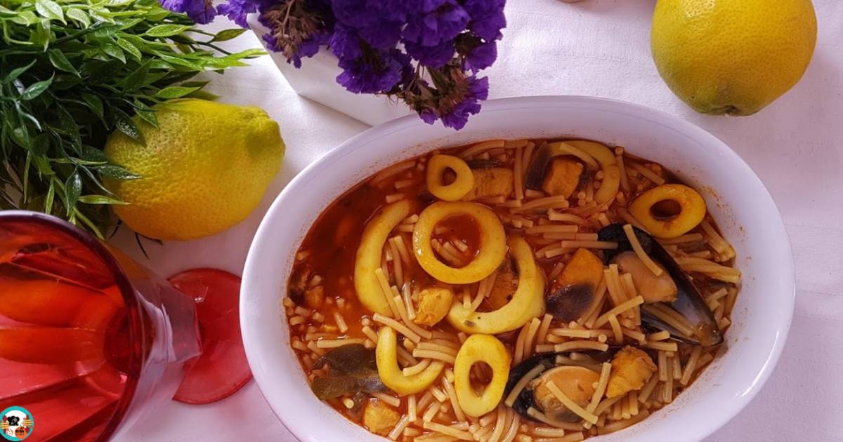 Guiso de mariscos con fideos | Cocina y recetas fáciles