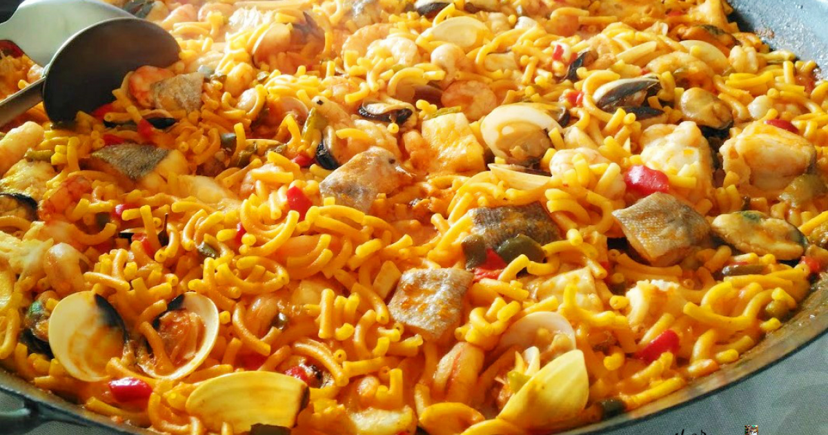 Fideuá de merluza rosada y mariscos | Cocina y recetas fáciles