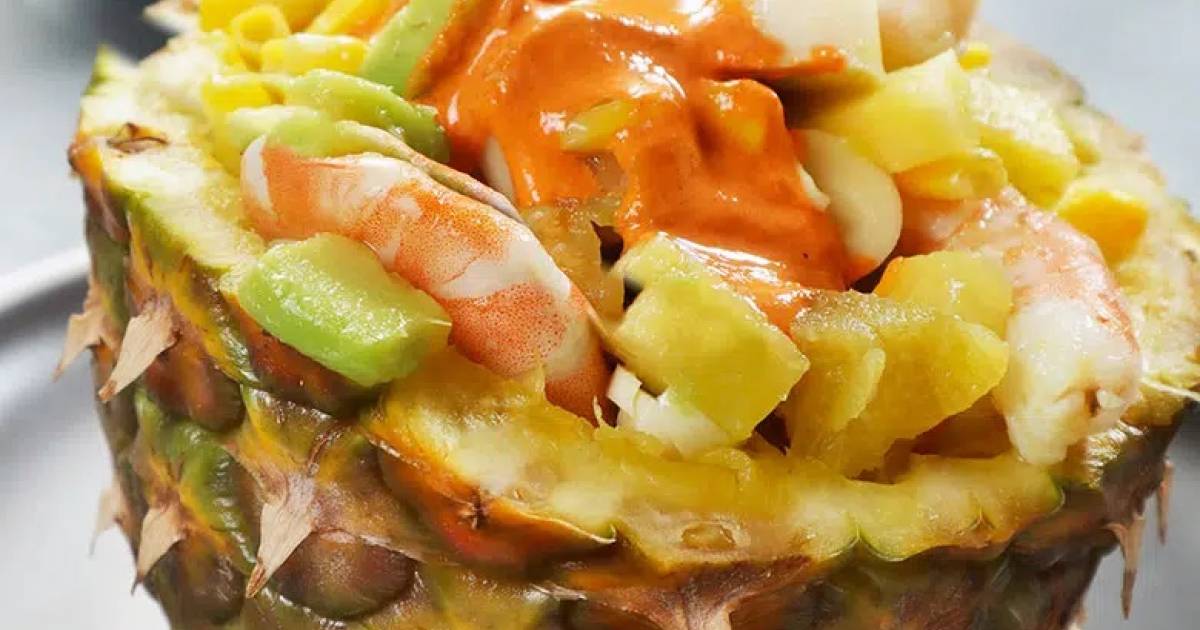 Piña rellena de marisco | Cocina y recetas fáciles