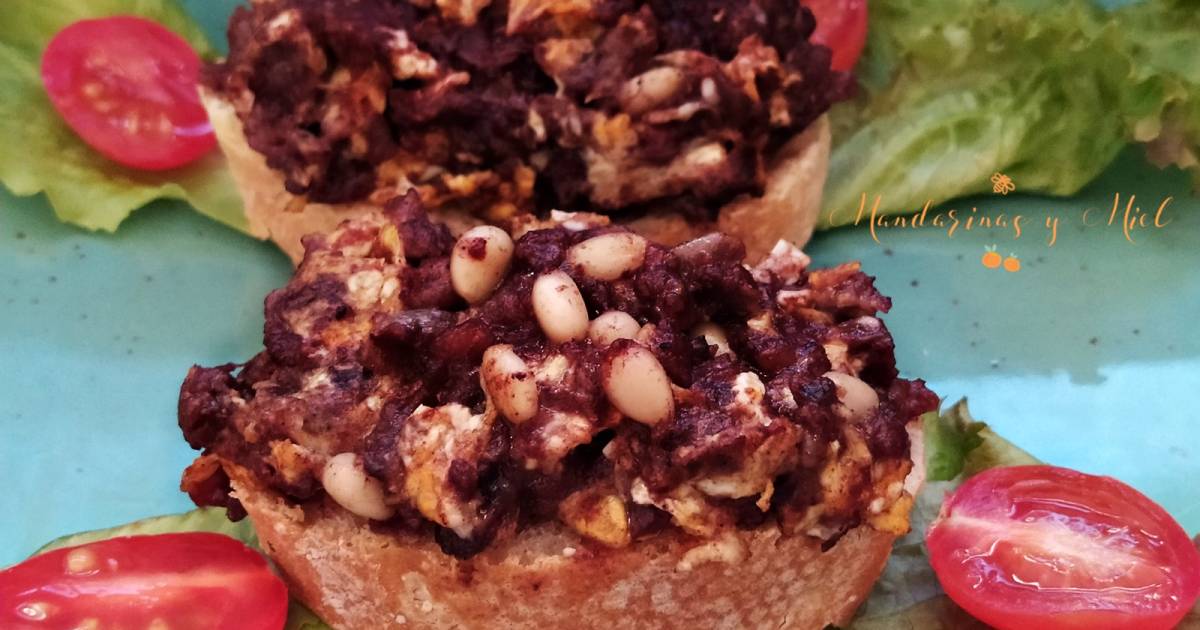 Pincho de revuelto de morcilla y piñones | Cocina y recetas fáciles