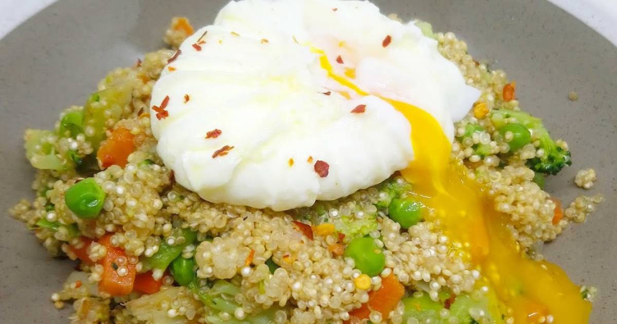 Quinoa con verduras y huevo en flor | Cocina y recetas fáciles