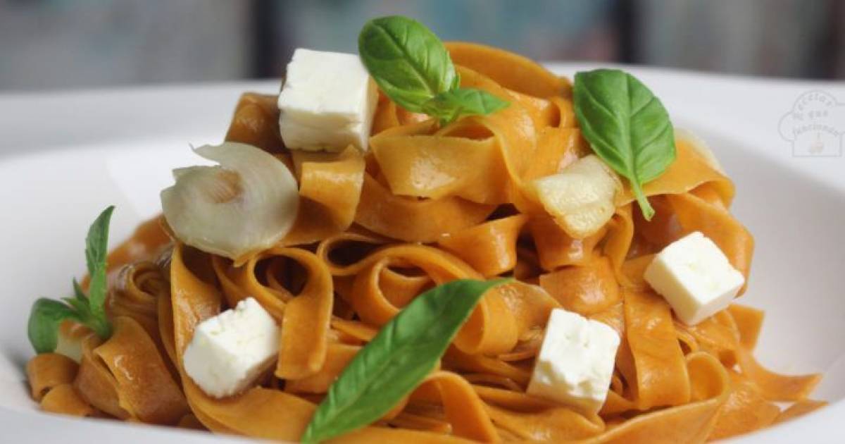 Pasta fresca roja de pimenton y ajo | Cocina y recetas fáciles