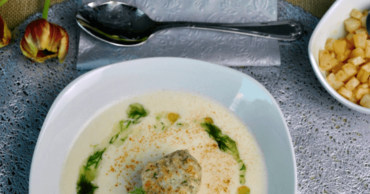 Sopa de apio-nabo con albóndigas de gambas | Cocina y recetas fáciles