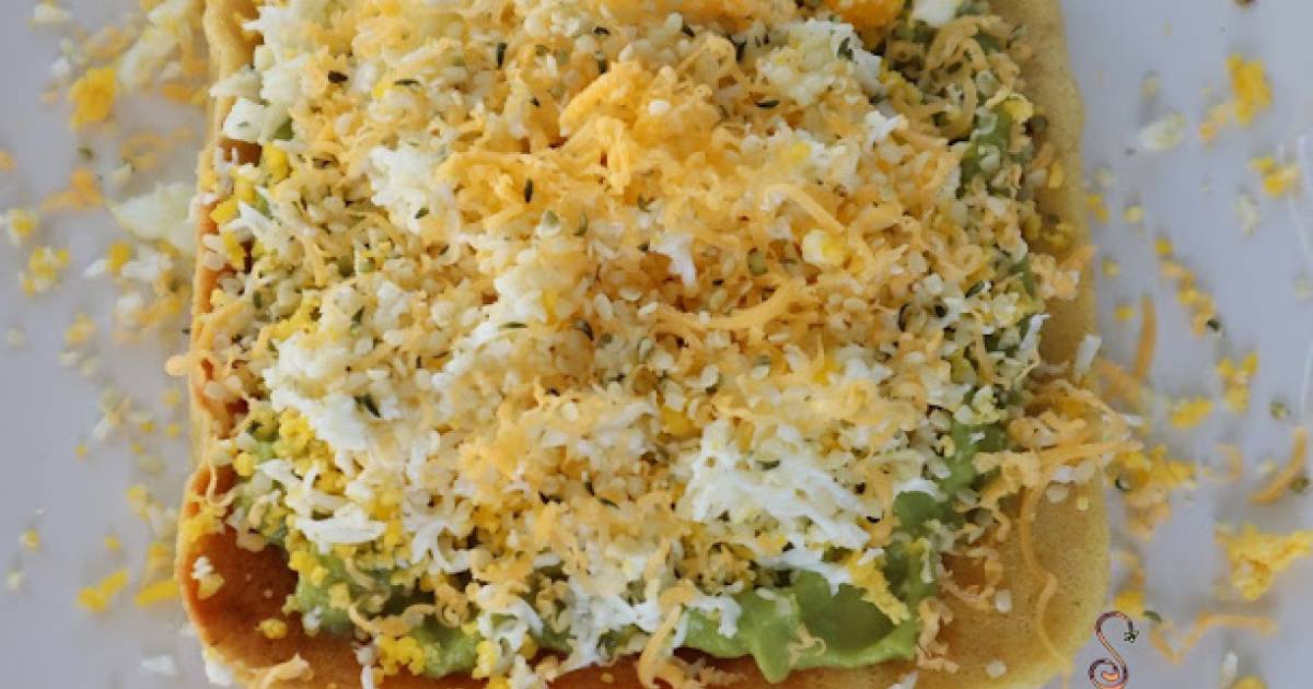Tostada keto con huevo rallado | Cocina y recetas fáciles
