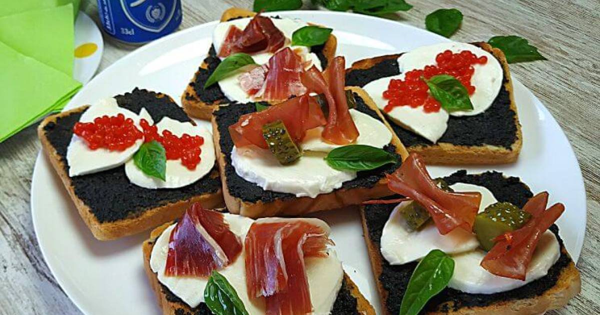 Tostas frias black & white | Cocina y recetas fáciles